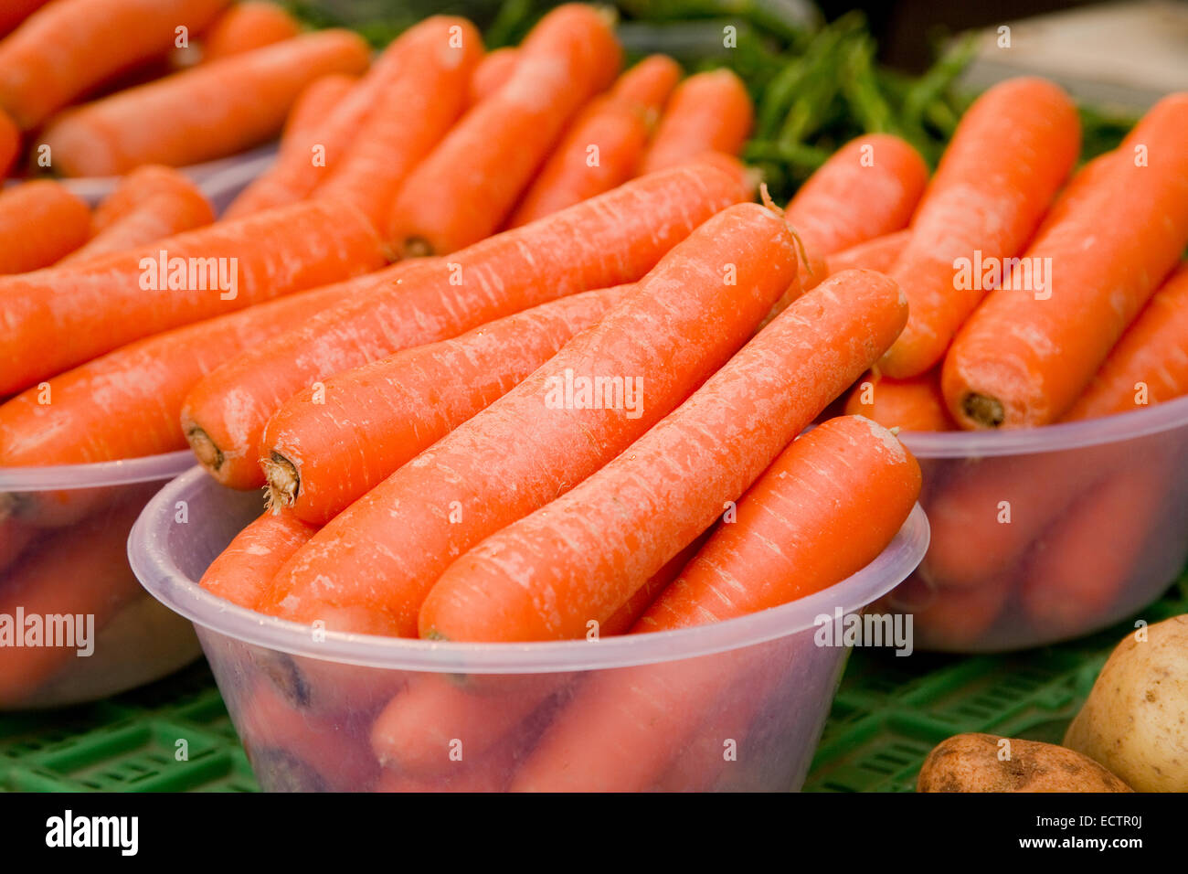 Carrots grocery store hi-res stock photography and images - Alamy