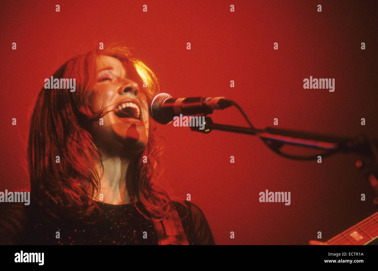 SHERYL CROW US singer in 1997 Stock Photo - Alamy