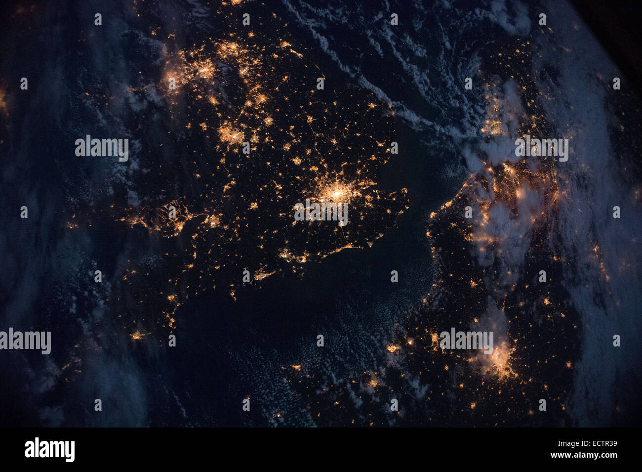 London night satellite image hi-res stock photography and images - Alamy