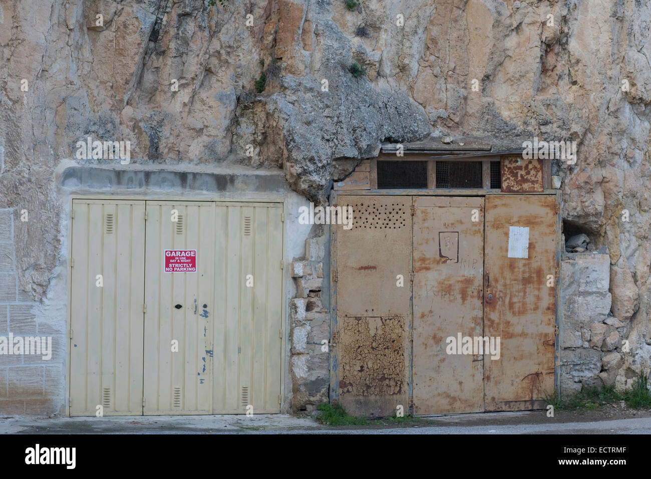 Rundown Garage High Resolution Stock Photography and Images - Alamy