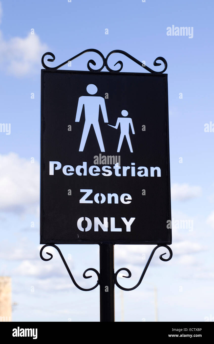 Pedestrian zone sign information hi-res stock photography and images ...