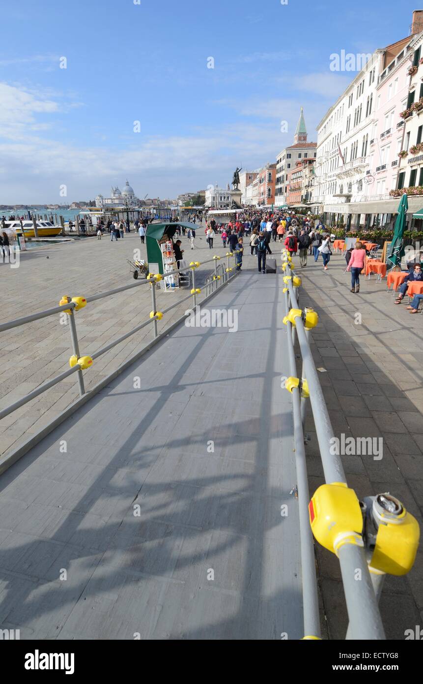 Bridge ramp hi-res stock photography and images - Alamy