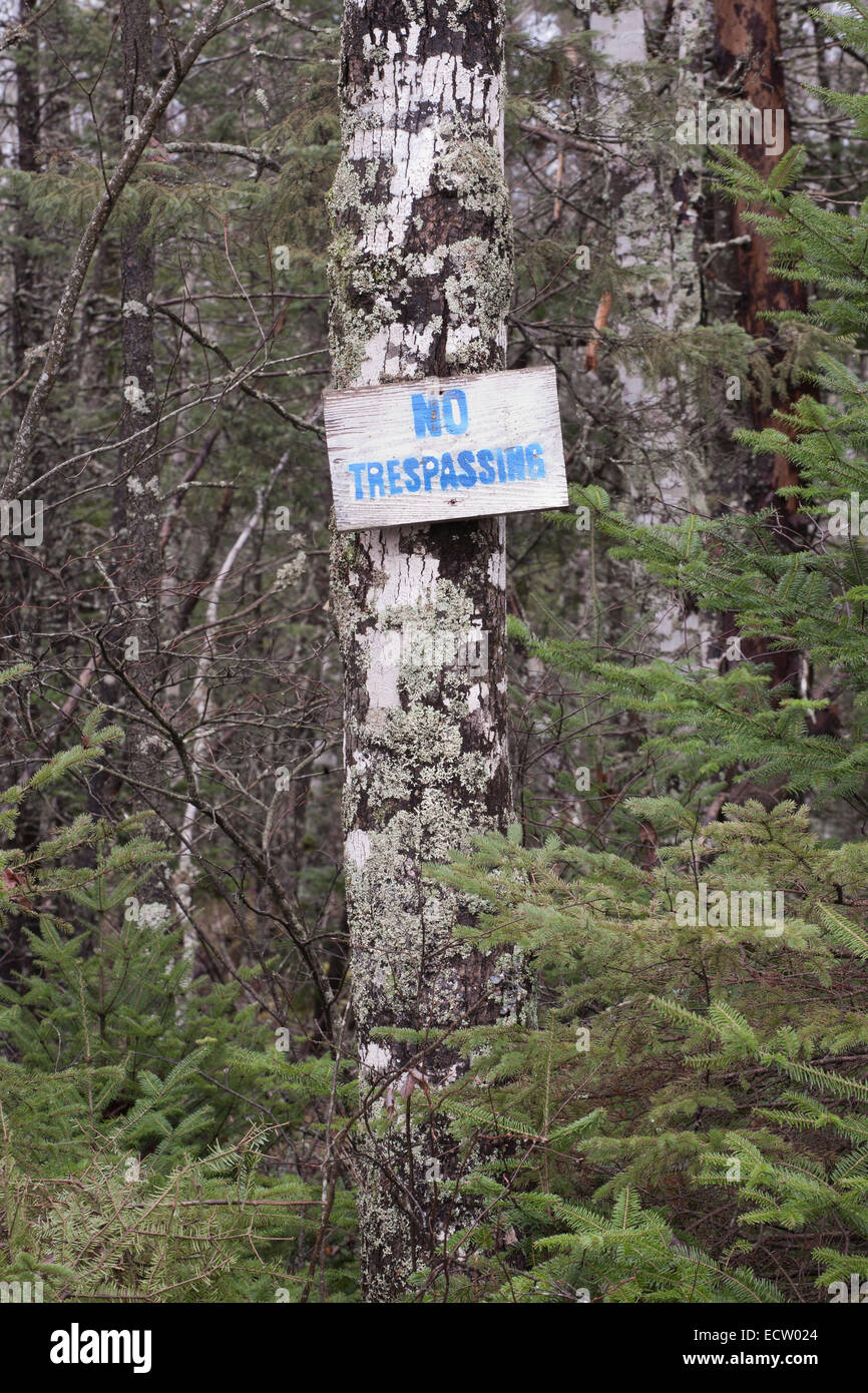 No trespassing sign hi-res stock photography and images - Alamy