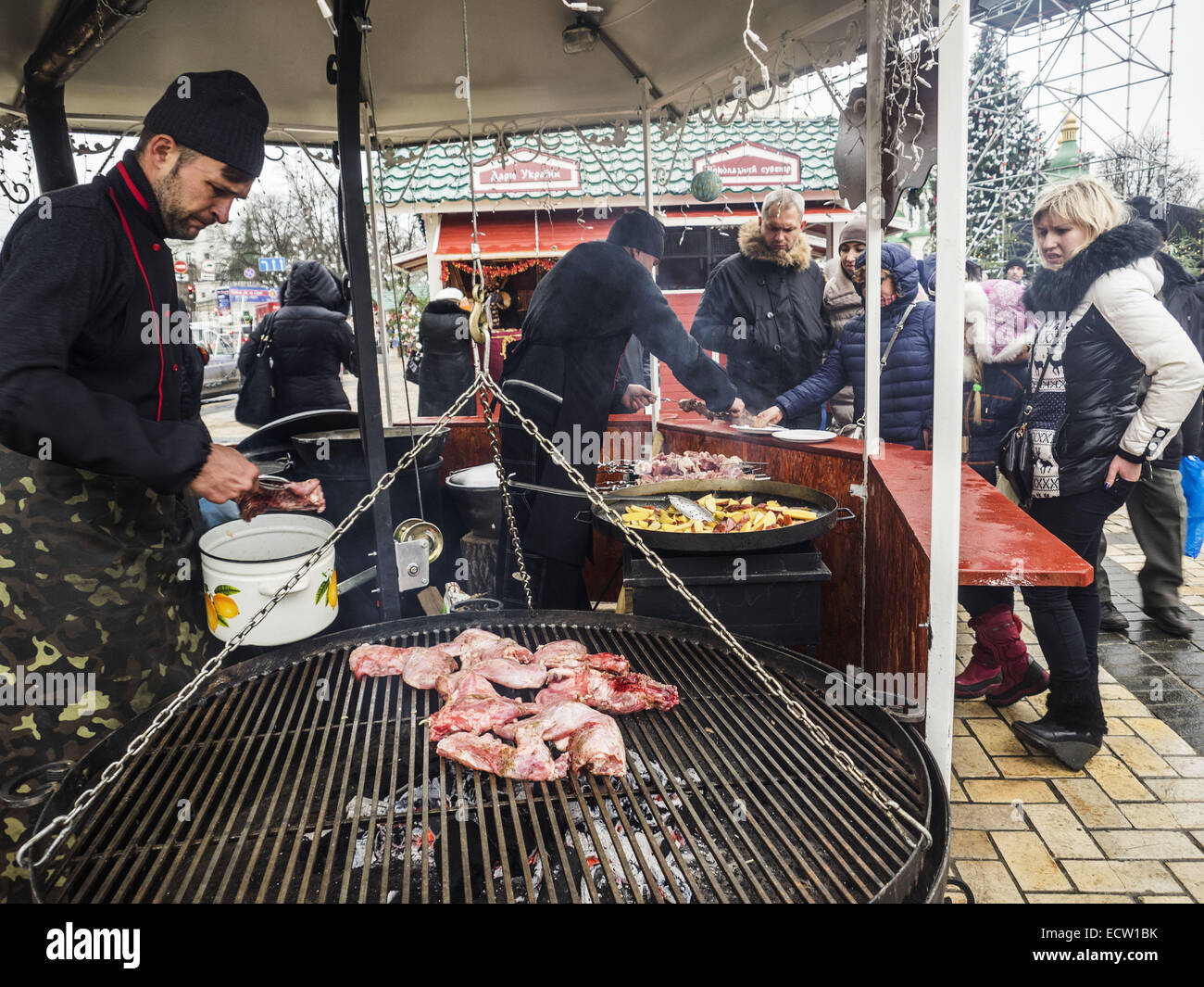 Dec. 19, 2014 - Chefs cook street food -- Christmas market on the ...