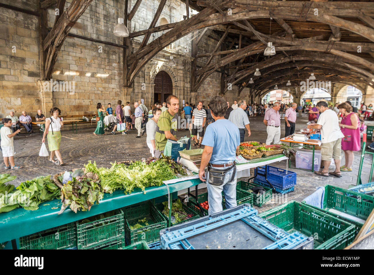 Sunday local market under Santa María de Uribarri biggest Church hall ...