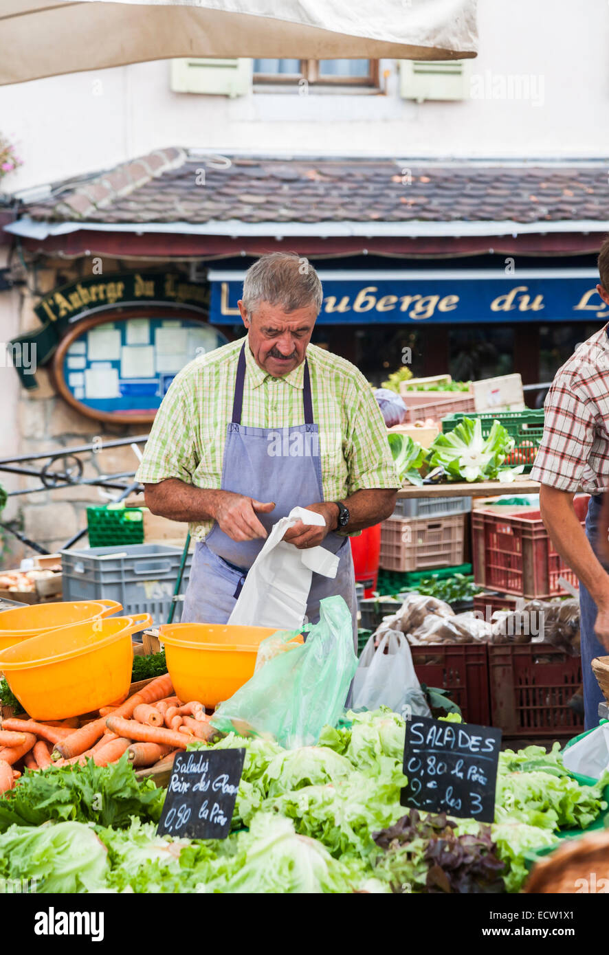 Male stallholder hi-res stock photography and images - Alamy