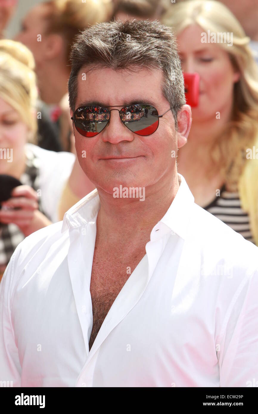 Simon Cowell arrives at Old Trafford stadium for 'The X Factor ...