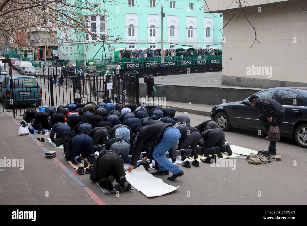 Moscow prayer in moscow mosque hi-res stock photography and images - Alamy