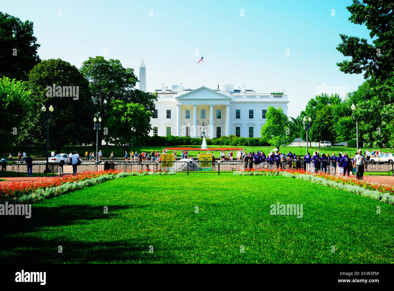White house north portico hi-res stock photography and images - Alamy