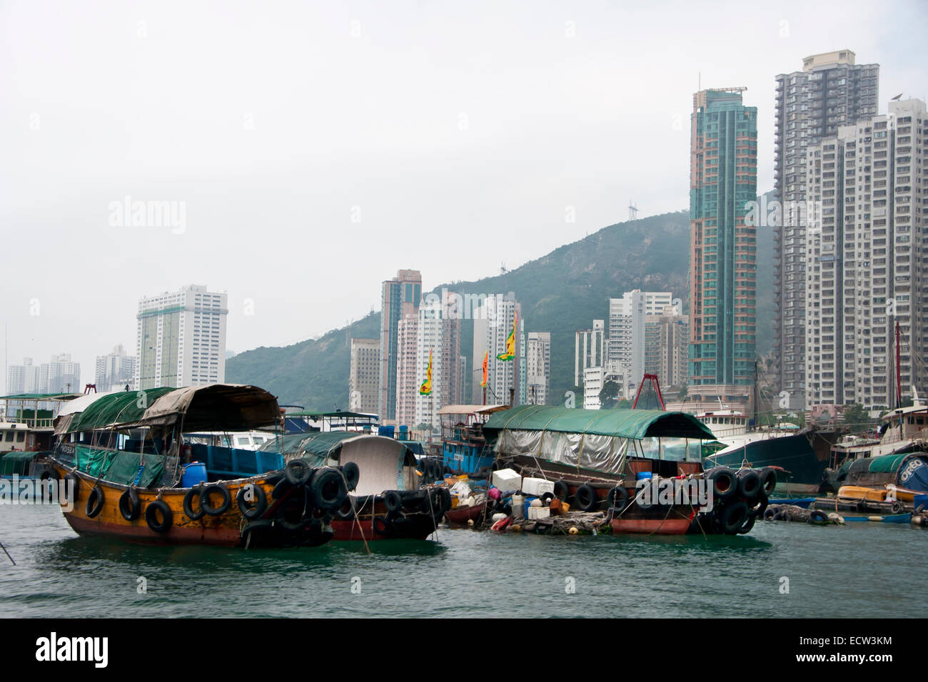 Sampan hong kong harbor hong kong hi-res stock photography and images ...
