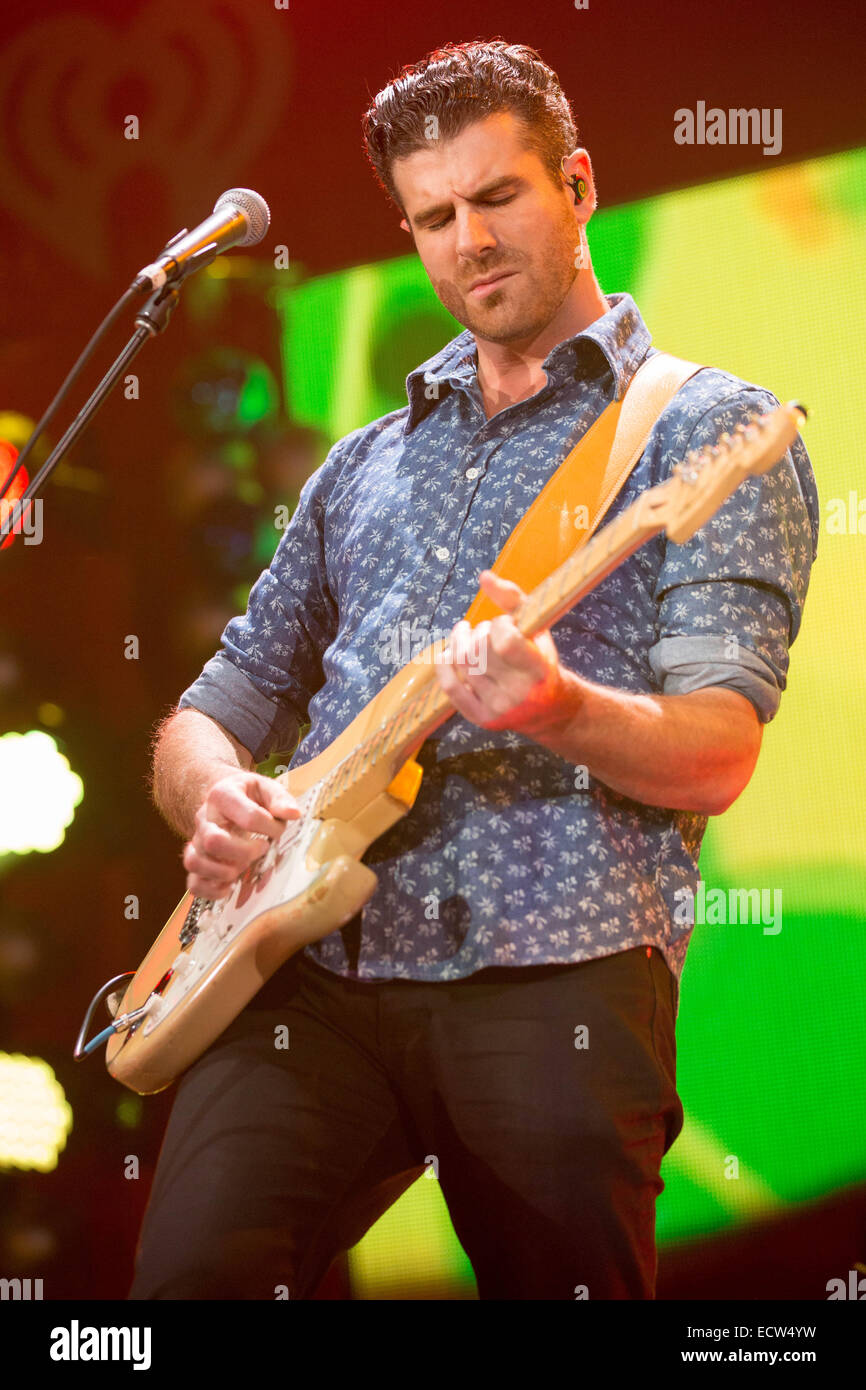 Chicago, Illinois, USA. 17th Dec, 2014. Guitarist MARK PELLIZZER of ...