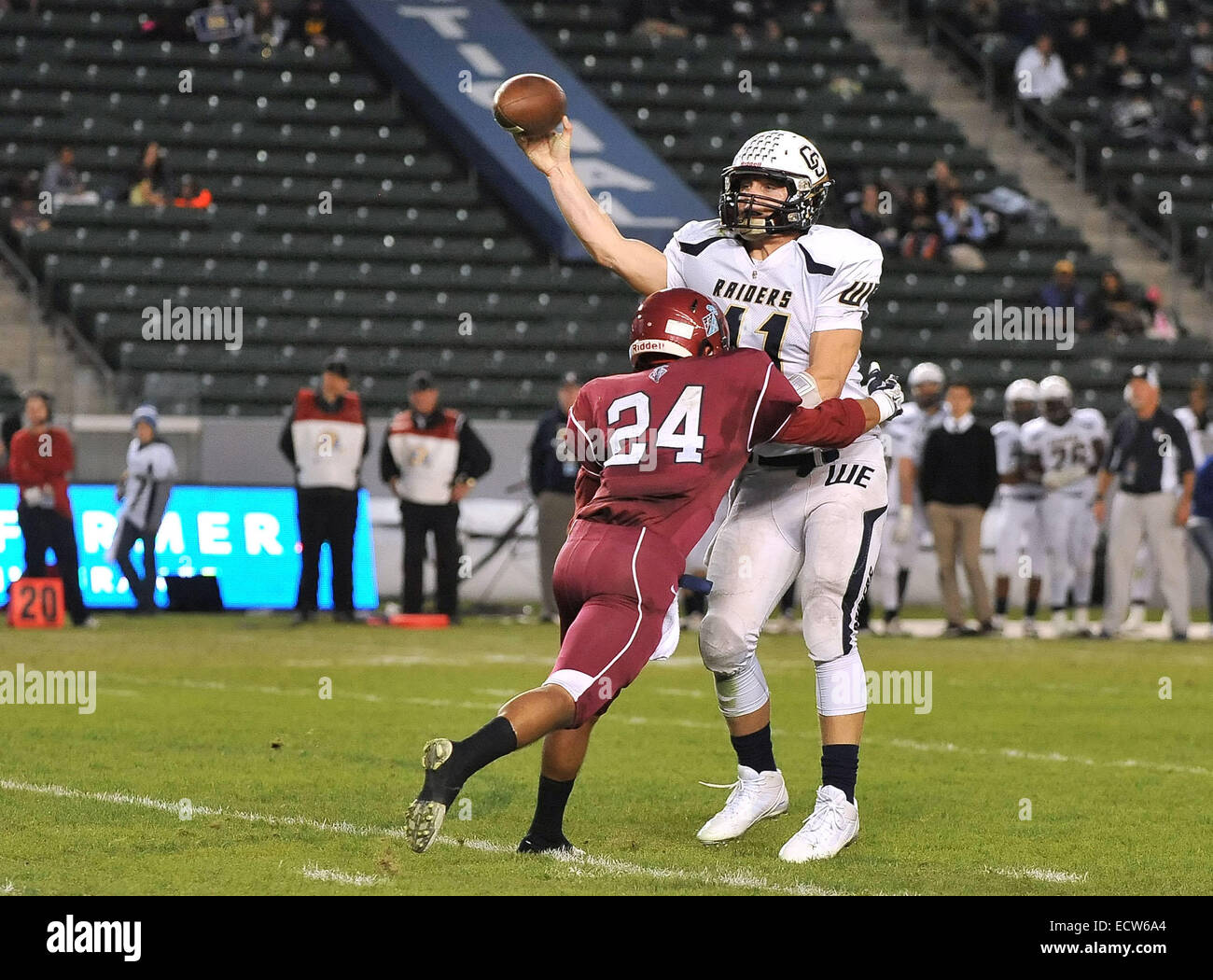 December 19, 2014 Carson, CA.Central Catholic Raiders QB Hunter ...