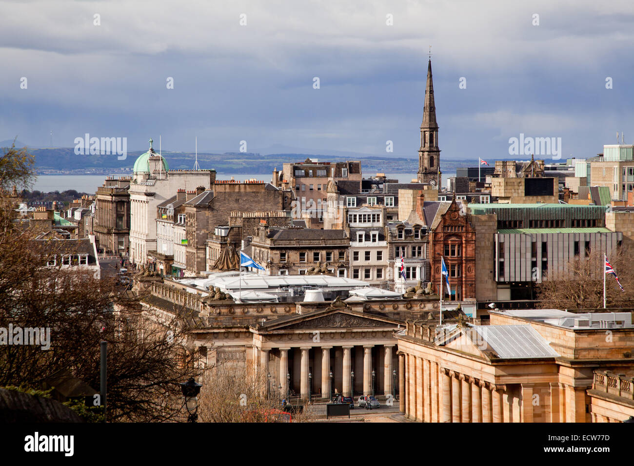 Edinburgh sunny hi-res stock photography and images - Alamy