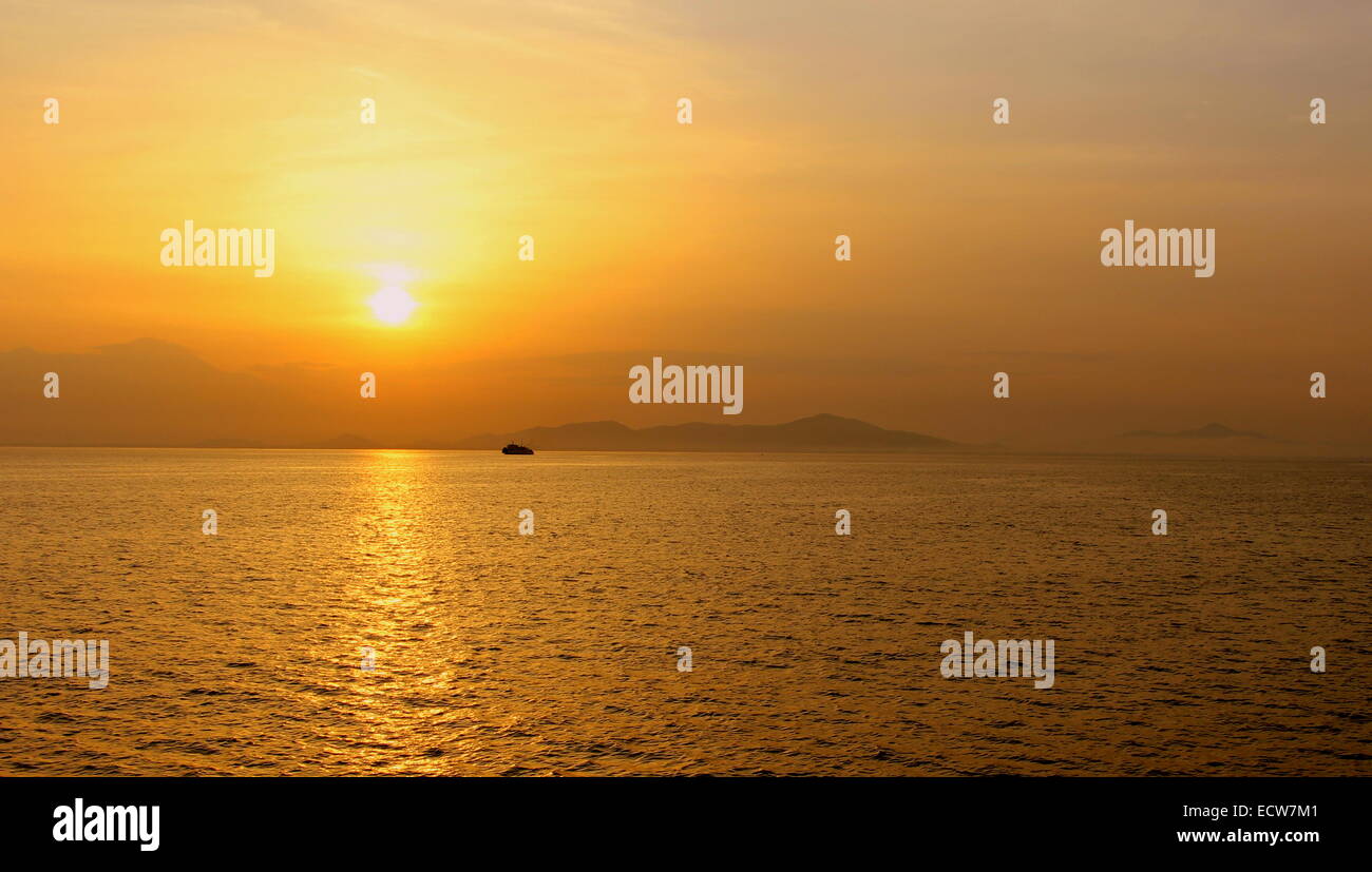 Golden sun hi-res stock photography and images - Alamy