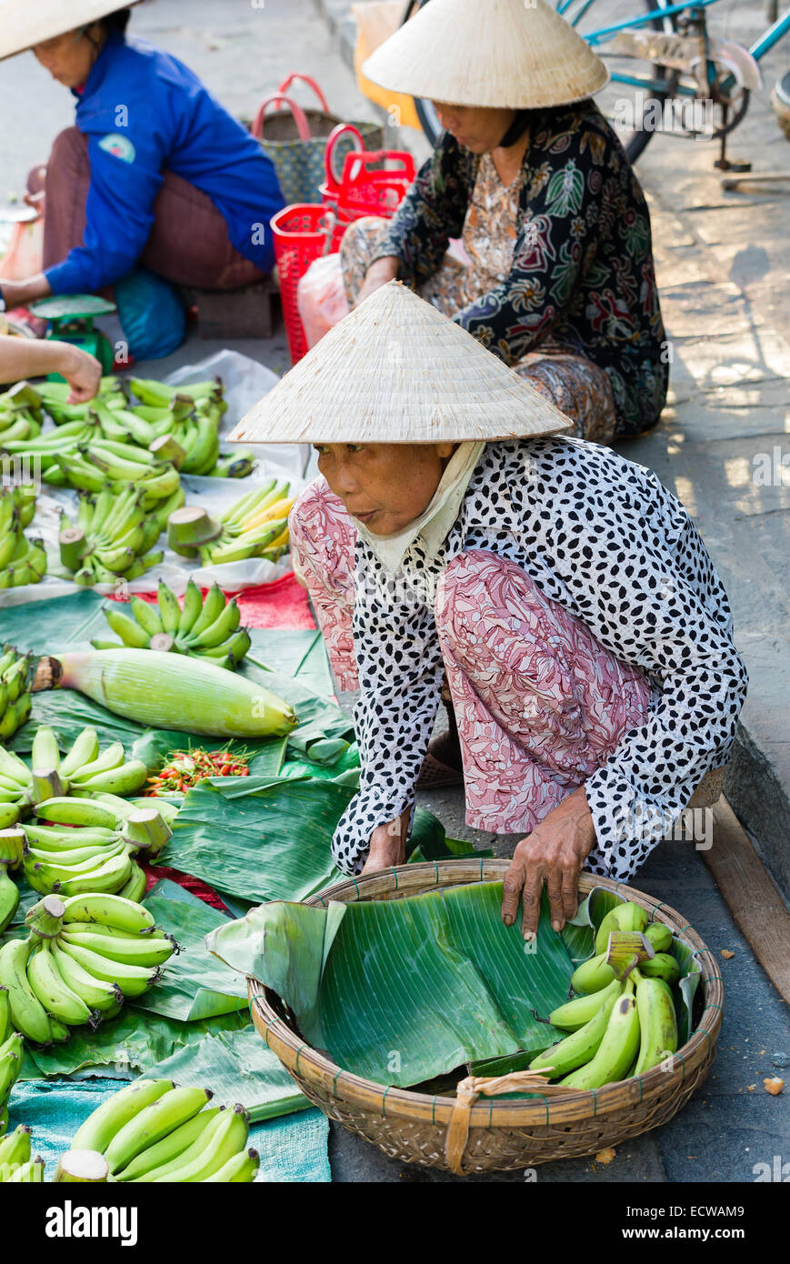 Woman selling fresh produce at Hoi An market Stock Photo - Alamy