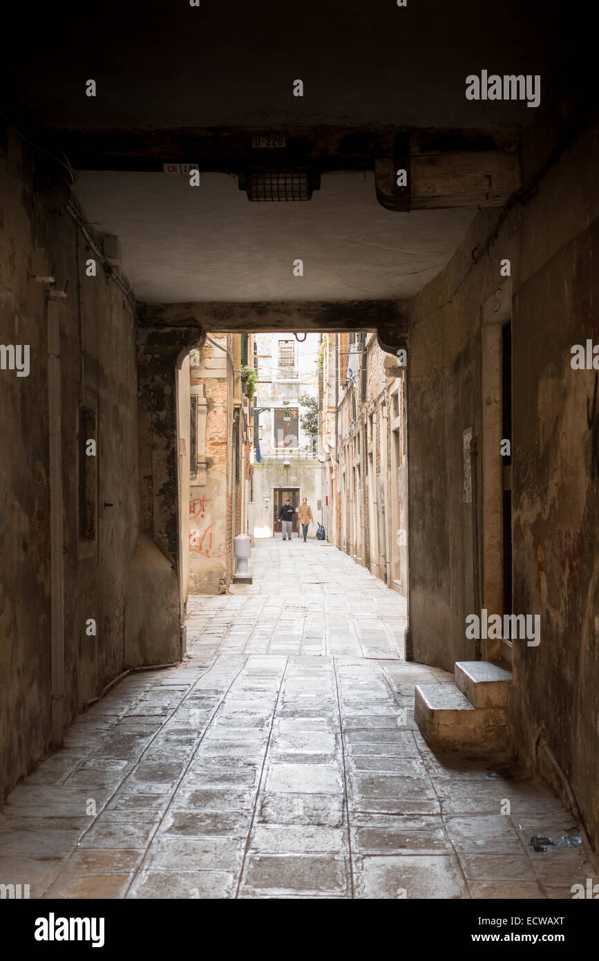 Passageway through building hi-res stock photography and images - Alamy
