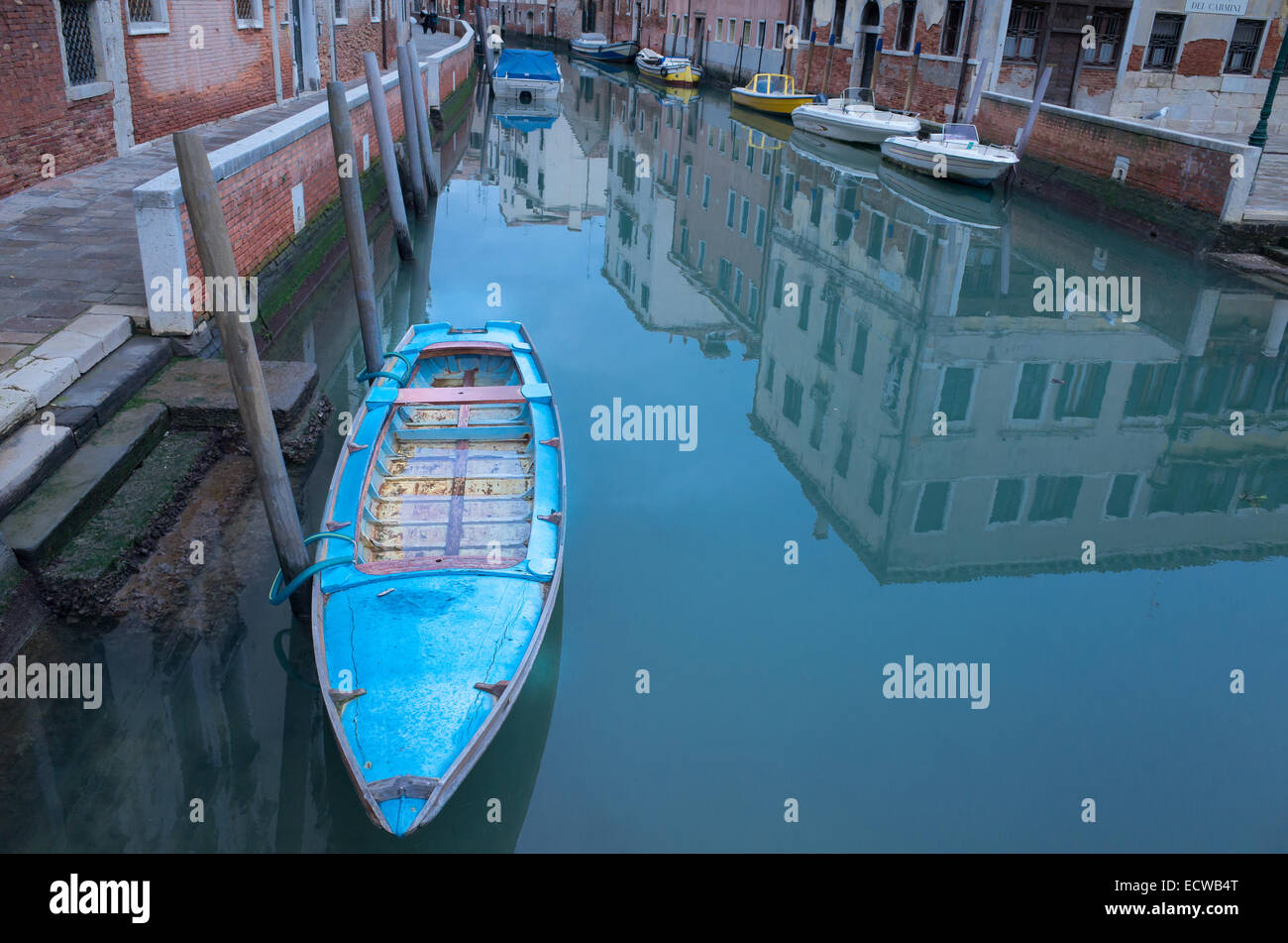 Stand out buildings hi-res stock photography and images - Alamy