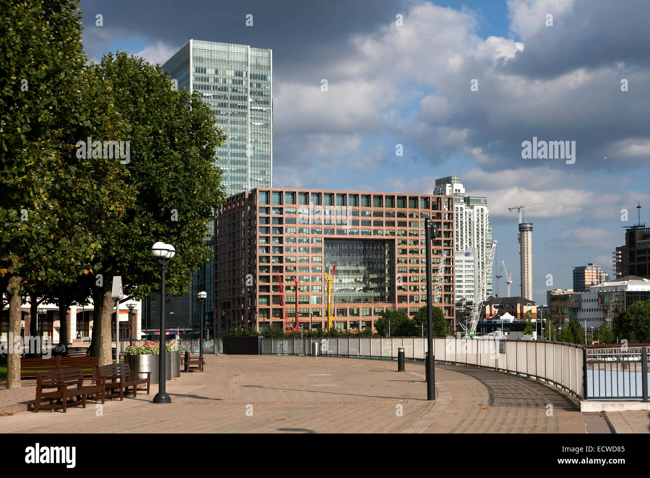 South colonnade canary wharf hi-res stock photography and images - Alamy