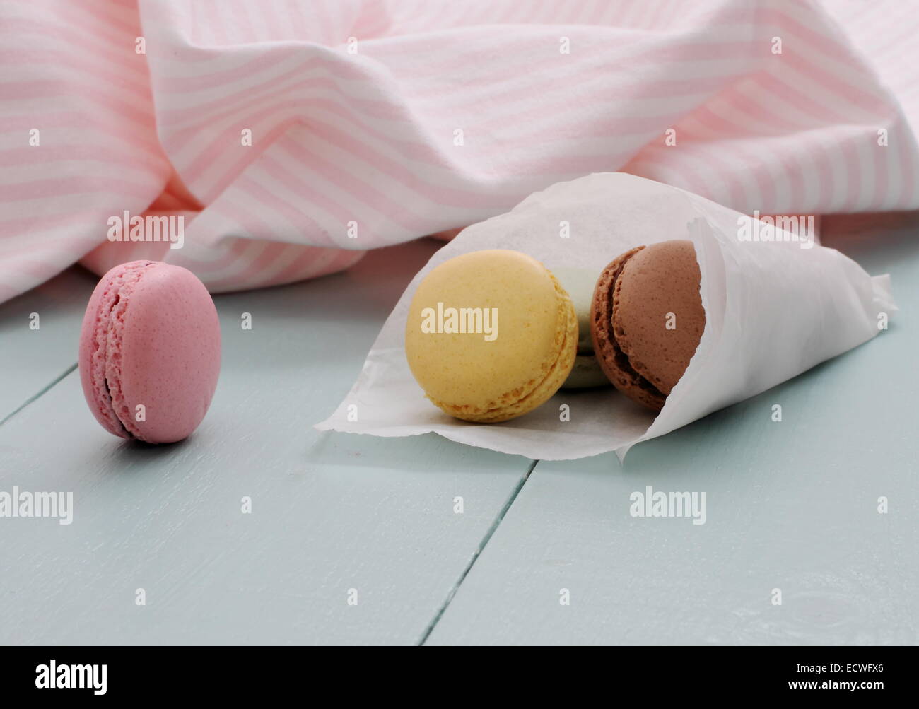 Close up macaroon in paper hi-res stock photography and images - Alamy