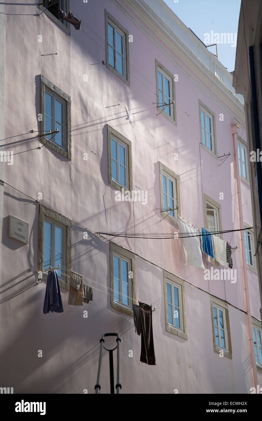 Washing line house exterior hi-res stock photography and images - Alamy
