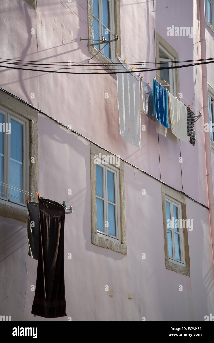 Washing line house exterior hi-res stock photography and images - Alamy