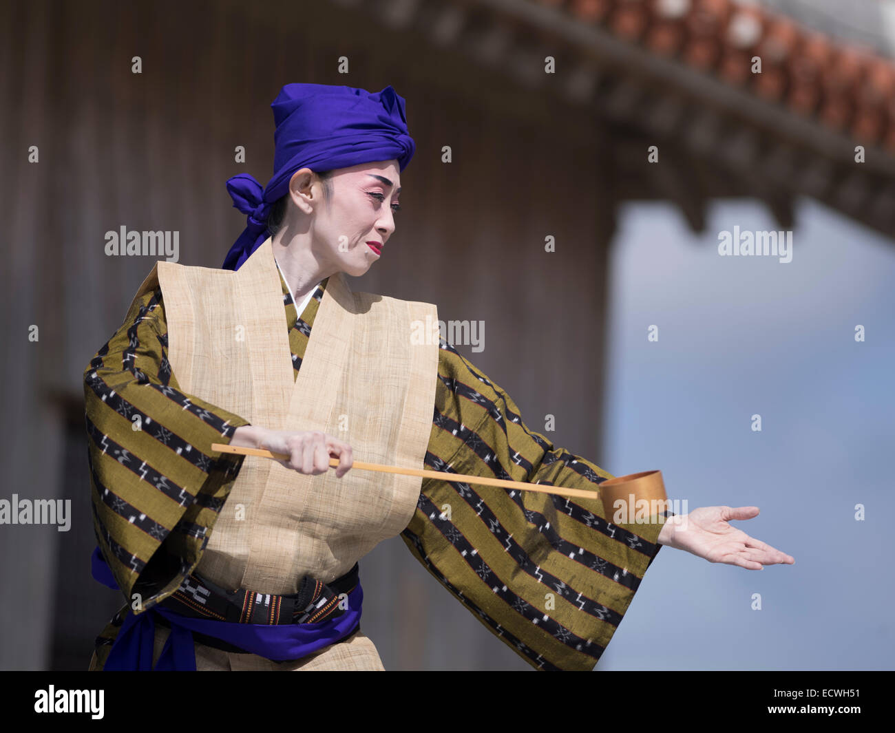 Hanashiro Fujiko performs Kanayo Amaka a traditional Ryukyu Dance at Shuri Castle Stock Photo ...