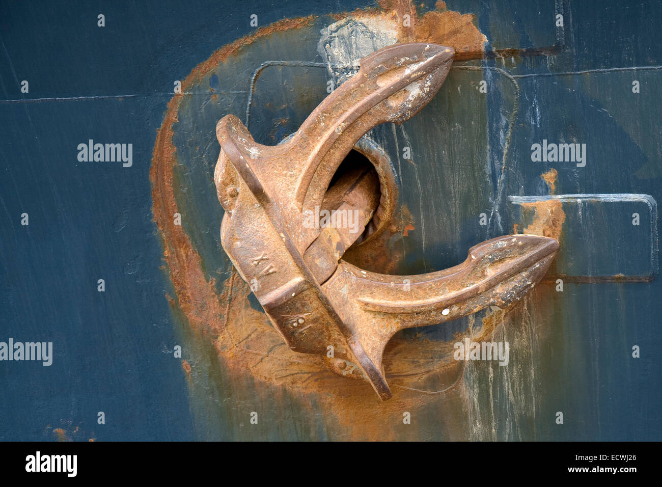 Rusty anchor on an old and rather rusty tanker Stock Photo - Alamy