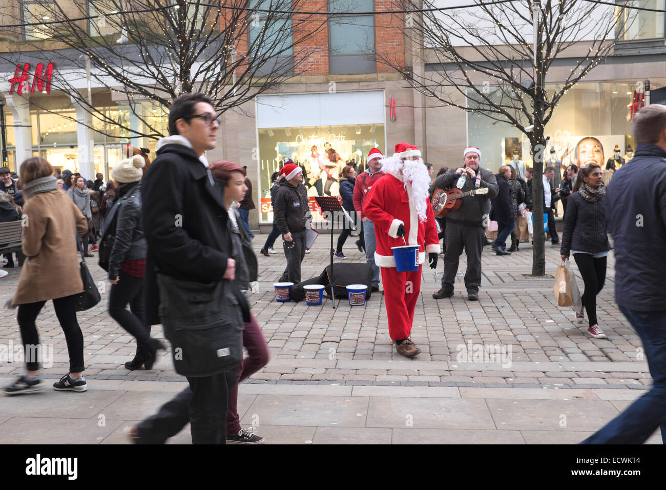 Homeless santa claus hi-res stock photography and images - Alamy