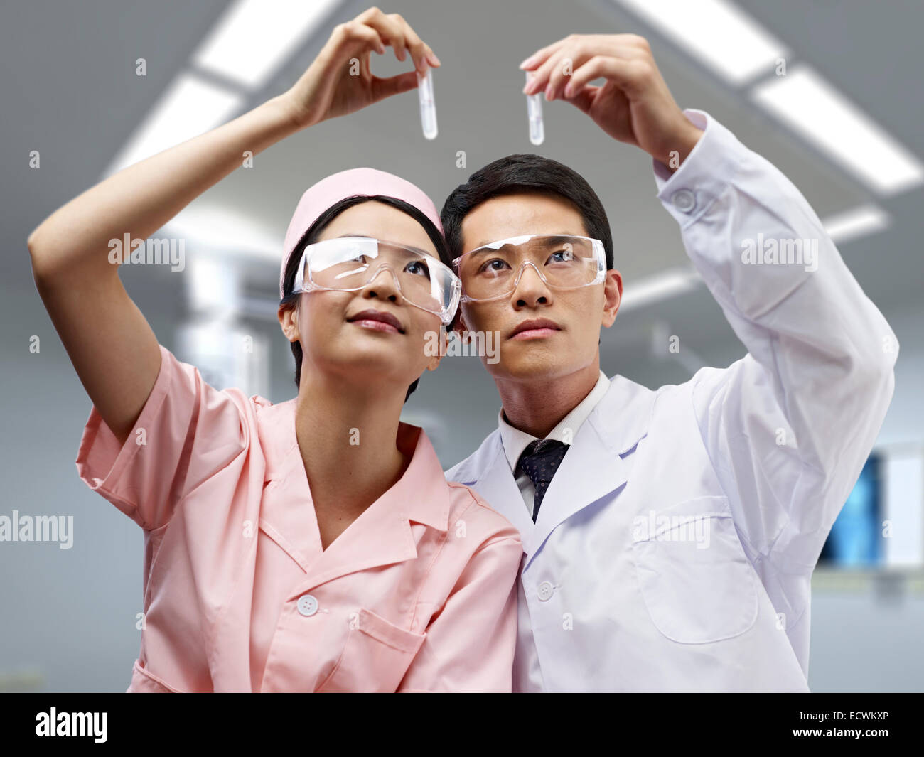 Medical scientist working in laboratory hi-res stock photography and ...
