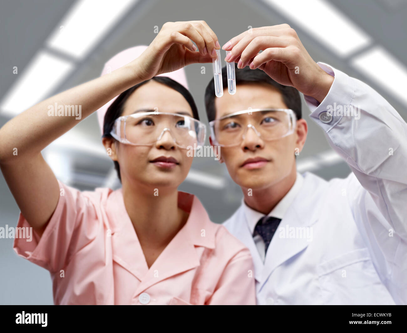 Medical scientist working in laboratory hi-res stock photography and ...