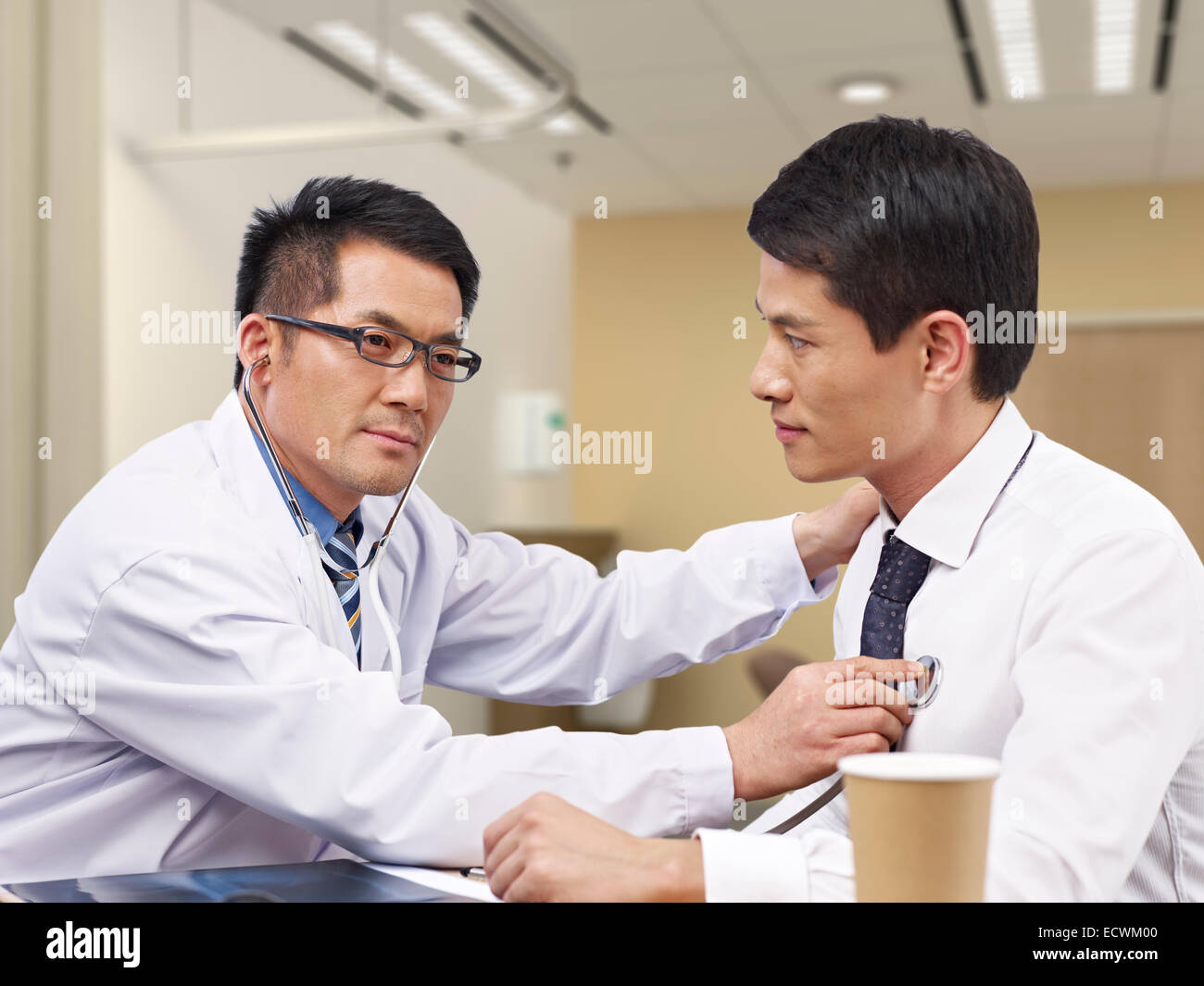 Man seeing doctor hi-res stock photography and images - Alamy