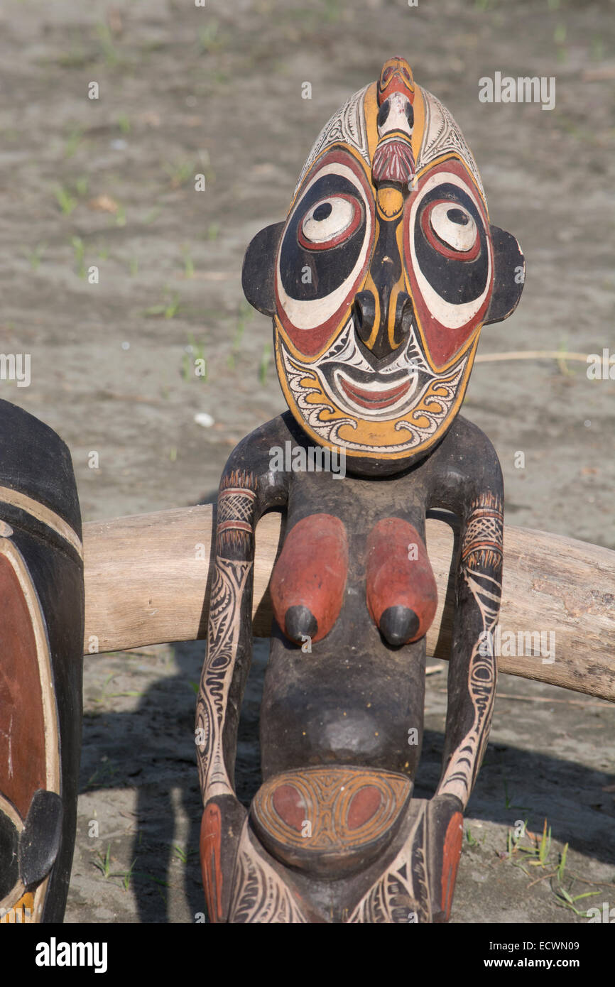 Papua art sepik river carving hi-res stock photography and images - Alamy