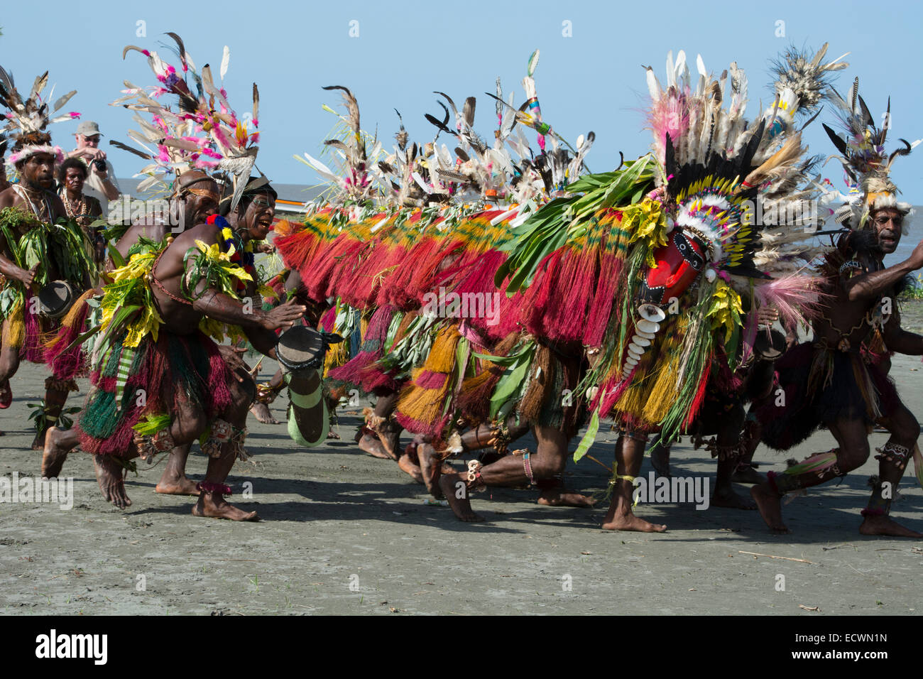 Dancing papua new guinea hi-res stock photography and images - Alamy