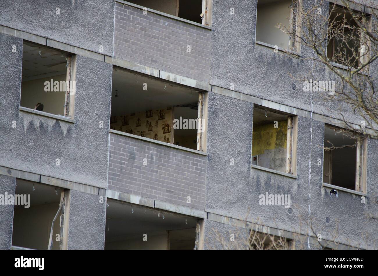 Glasgow, Scotland 7th February 2014. Demolition of tower block flats at ...