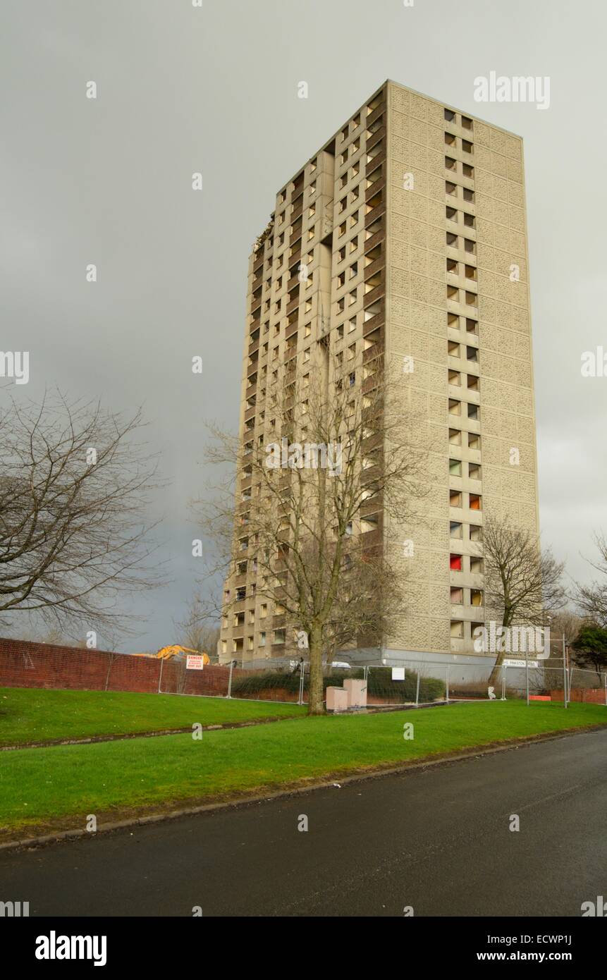 Demolition of tower block hi-res stock photography and images - Alamy