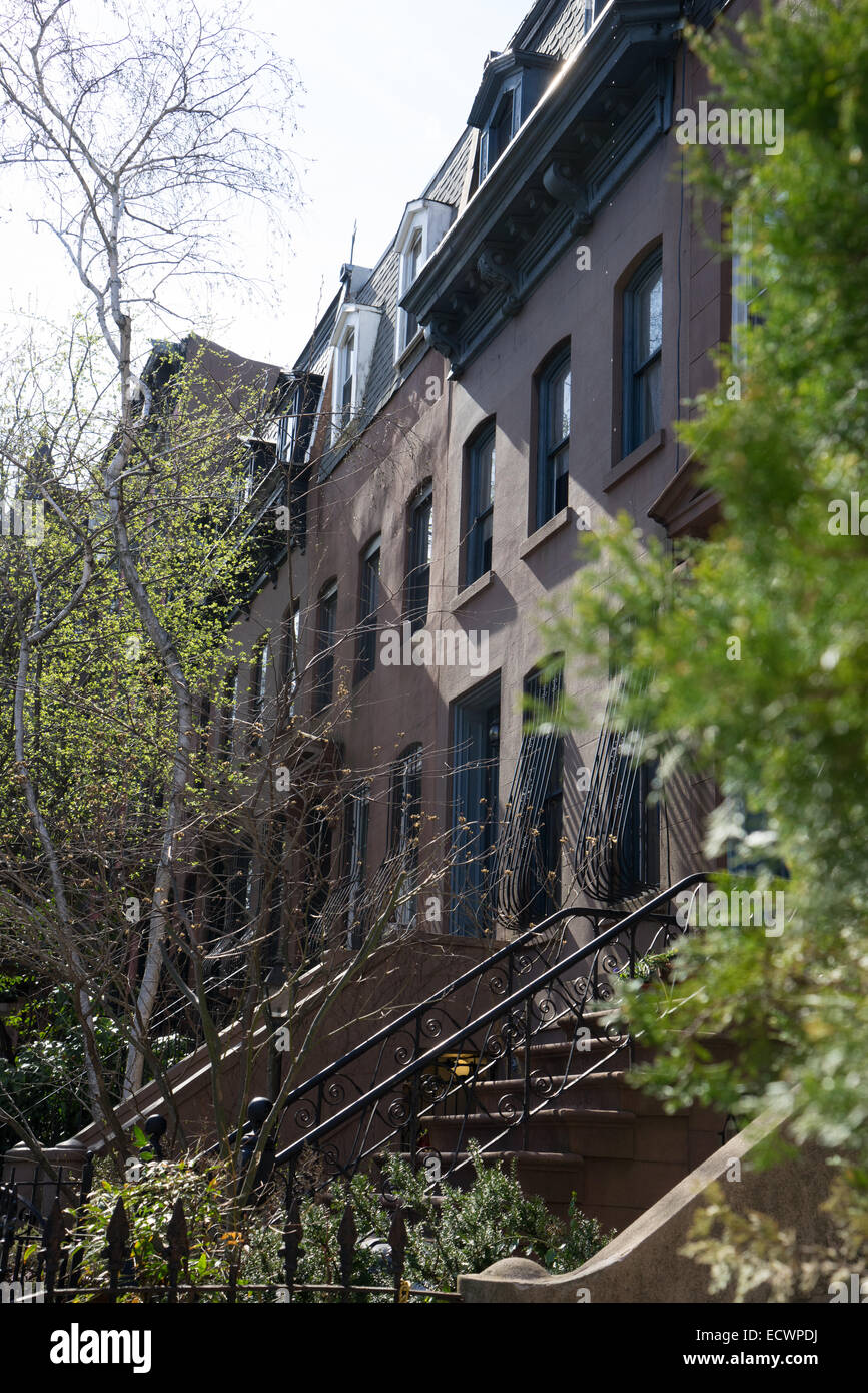 Brownstones hi-res stock photography and images - Alamy