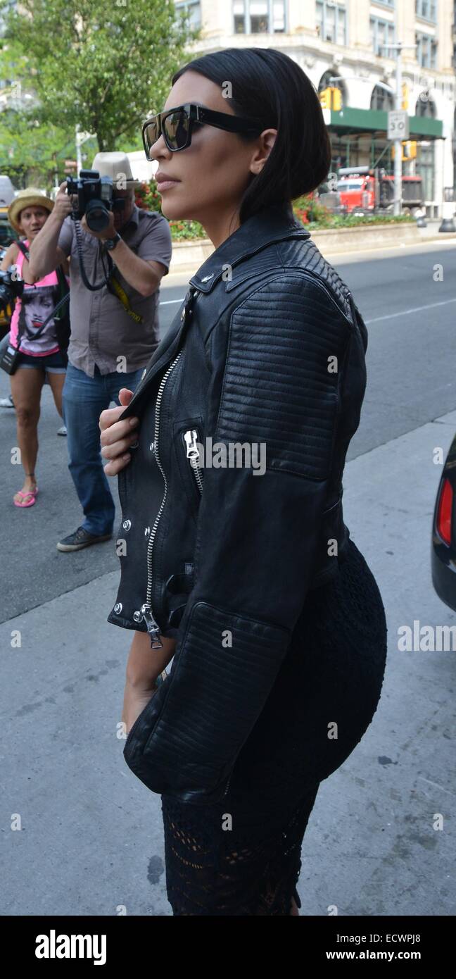 Newlywed Kim Kardashian spotted in Soho dressed in black from head-to ...