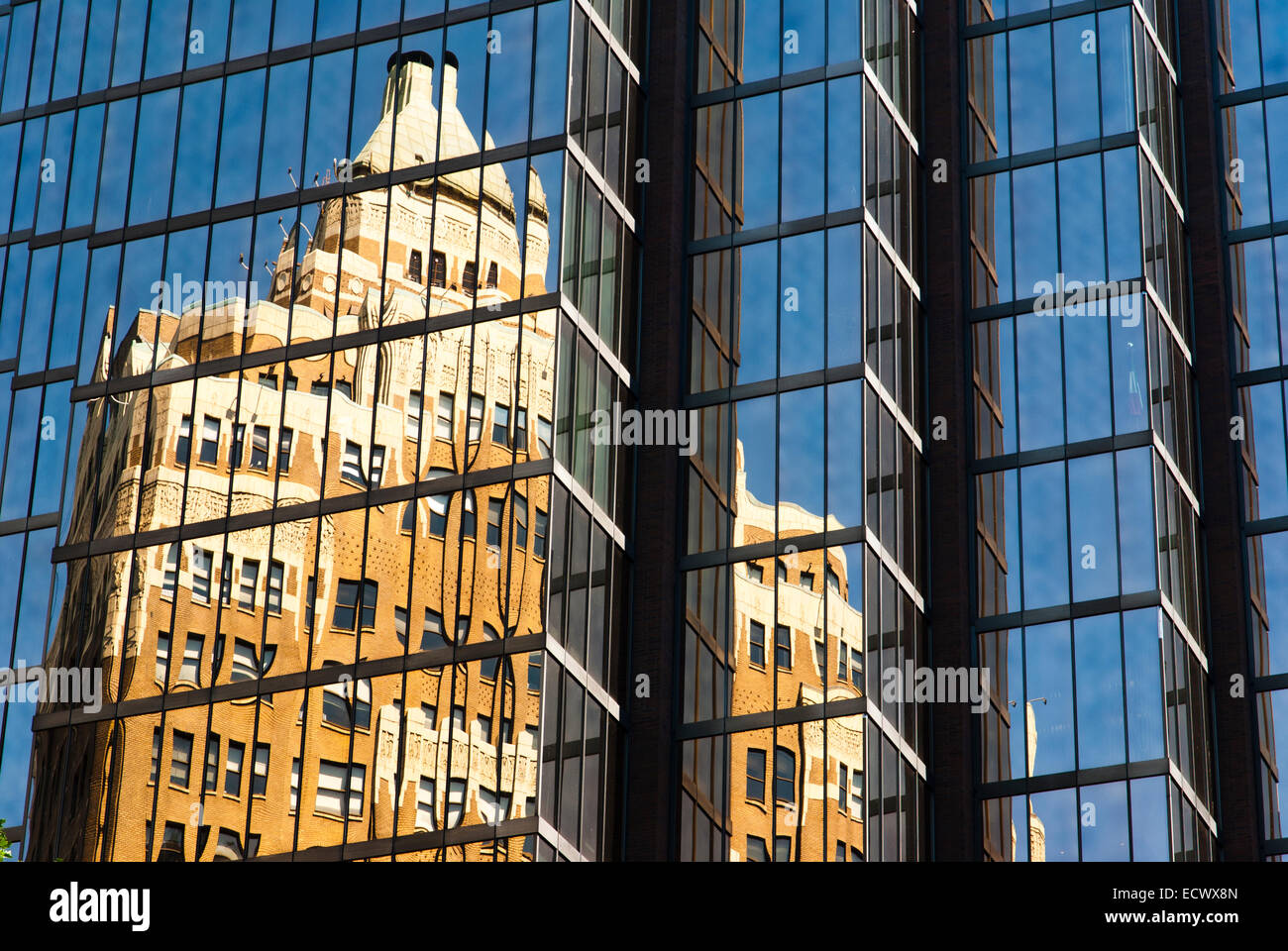 Marine building vancouver hi-res stock photography and images - Alamy