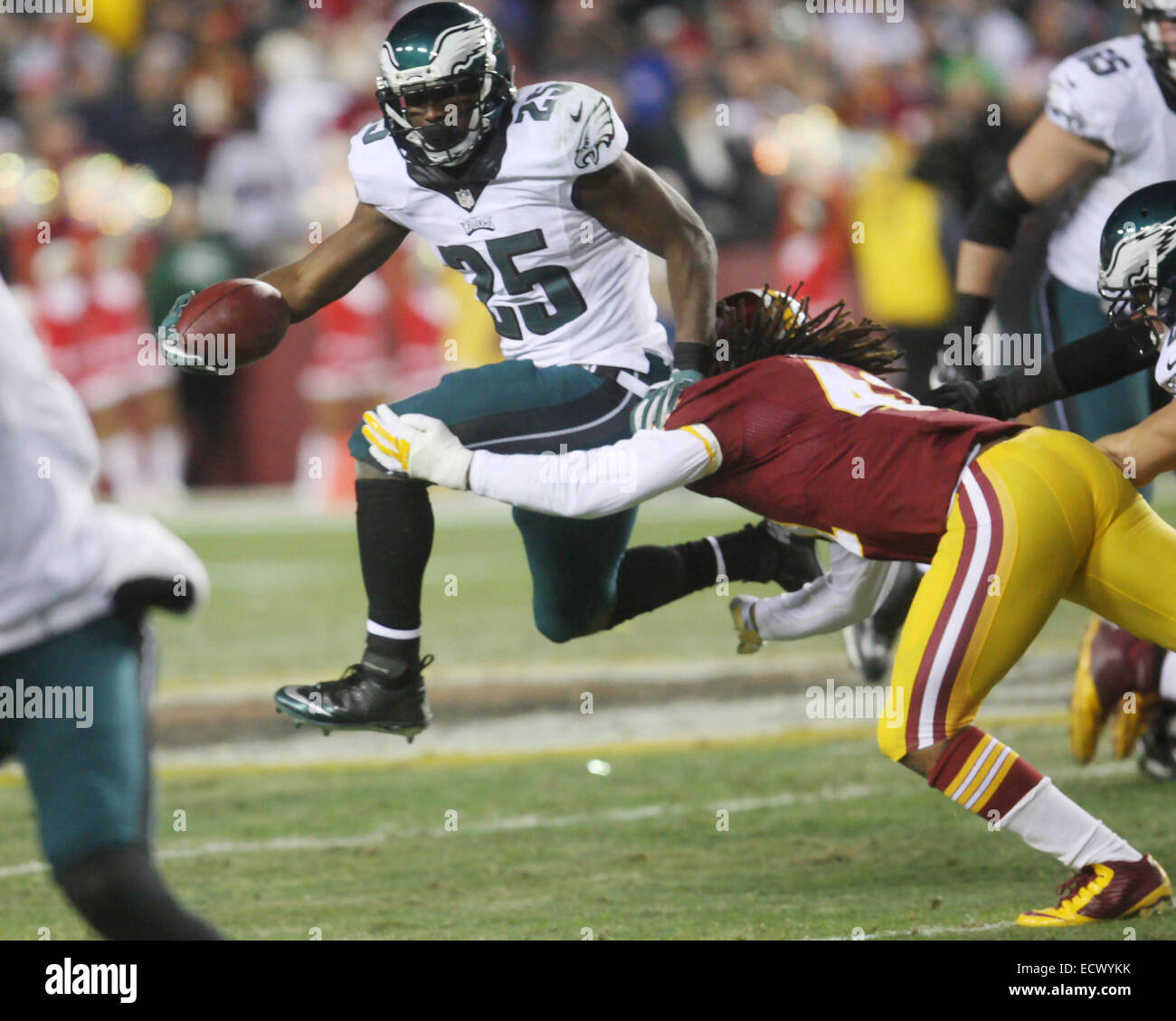 Philadelphia Eagles RB LeSean McCoy (25) attempts to break the tackle ...