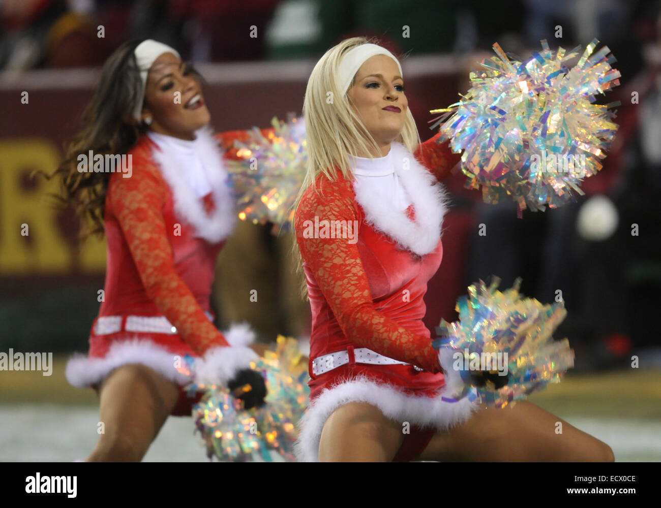Washington Redskins Cheerleaders High Resolution Stock Photography and ...