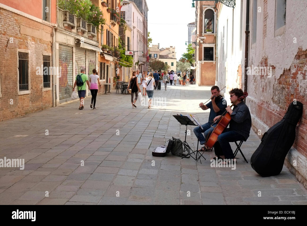 Historical street musicians hi-res stock photography and images - Alamy