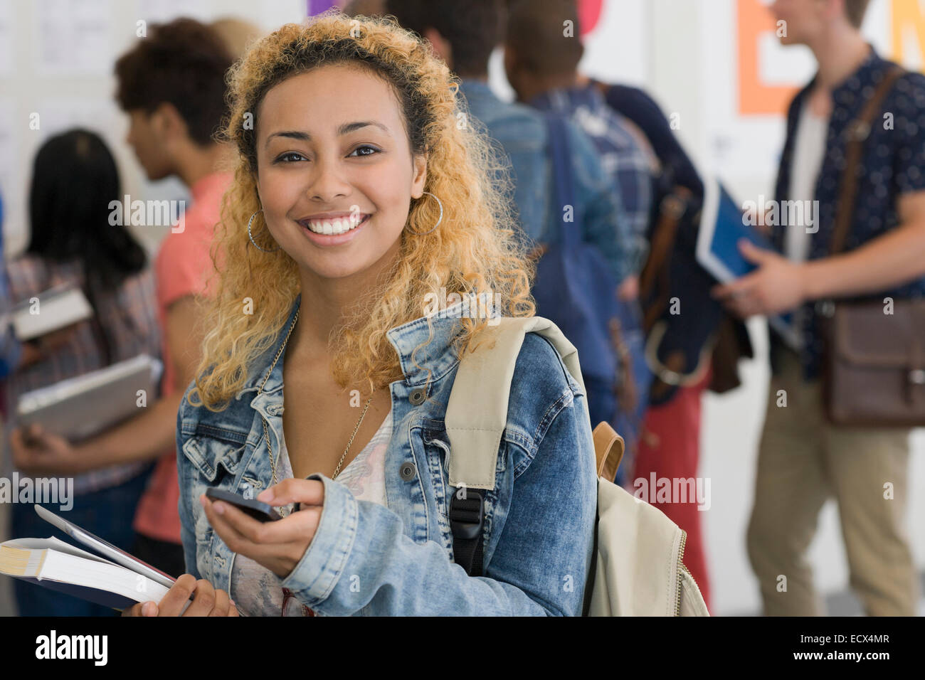 Hairstyle eye contact smiling hi-res stock photography and images - Alamy