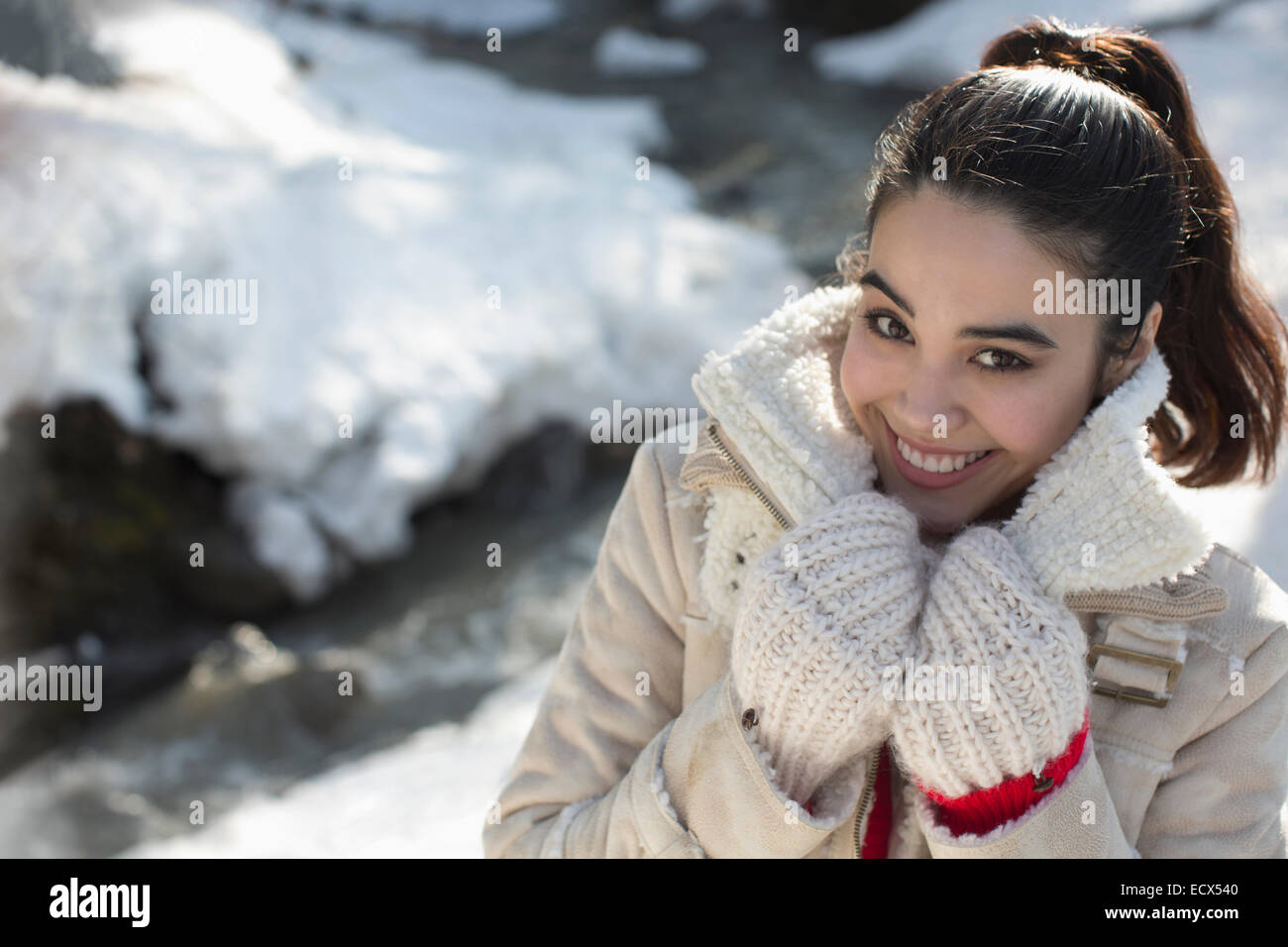 Snow covering its head hi-res stock photography and images - Alamy