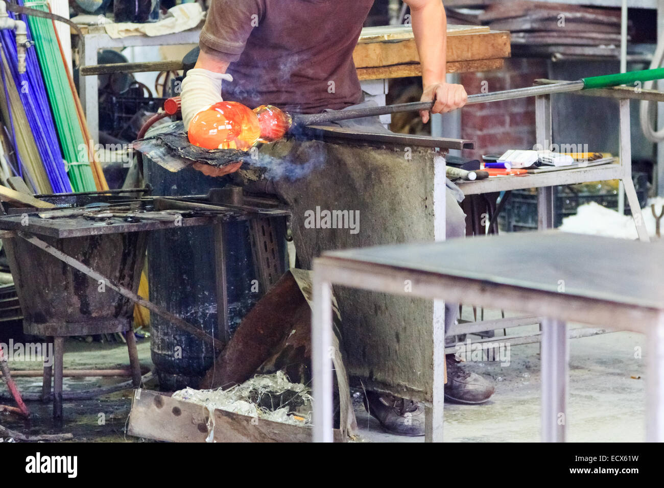 Glass manufacturing hi-res stock photography and images - Alamy