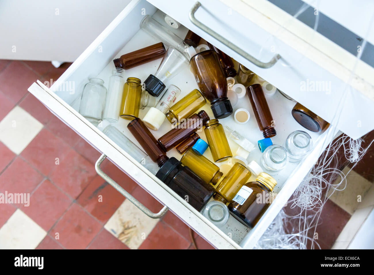 Old laboratory hi-res stock photography and images - Alamy
