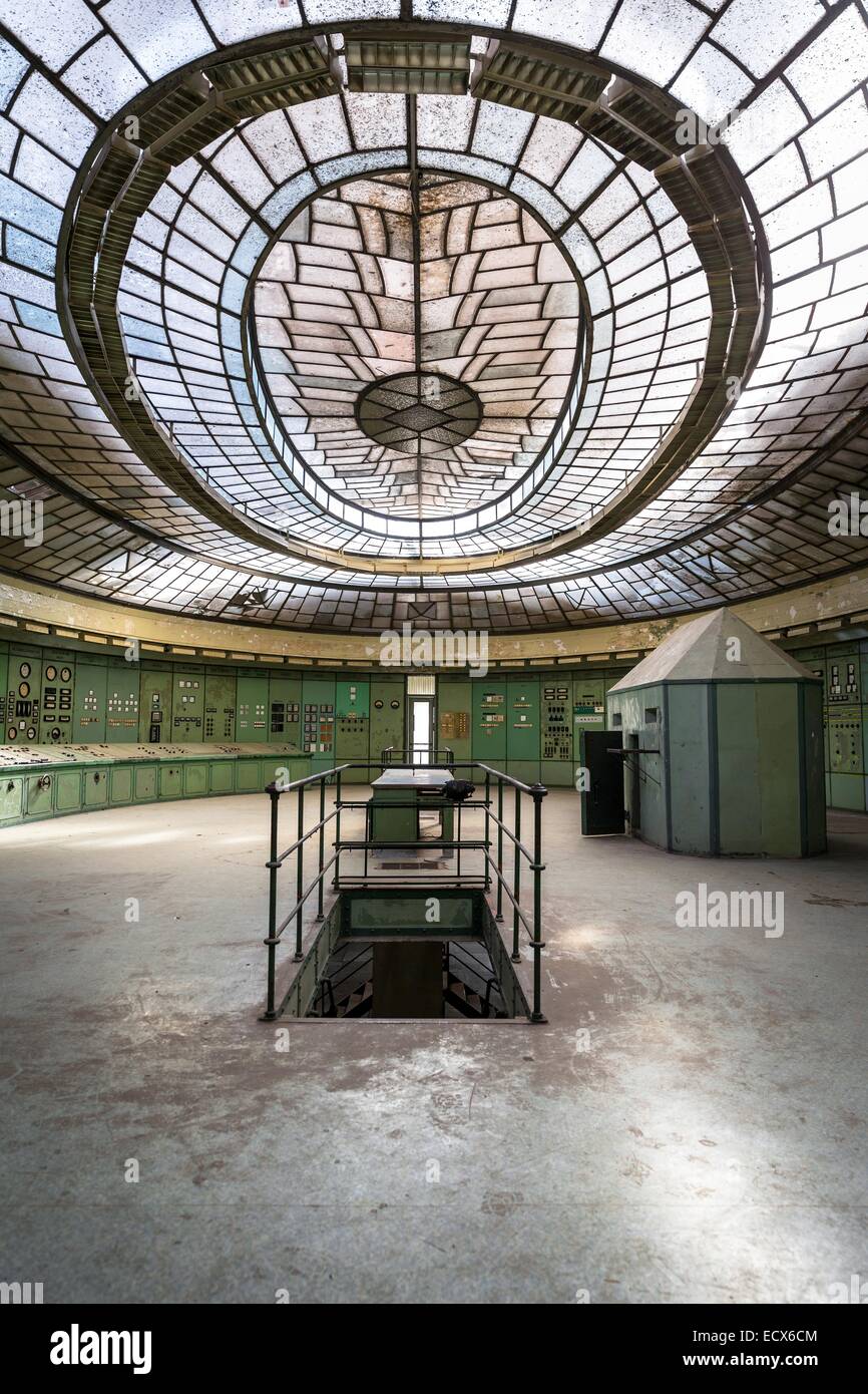Control panel board room electrical hi-res stock photography and images ...