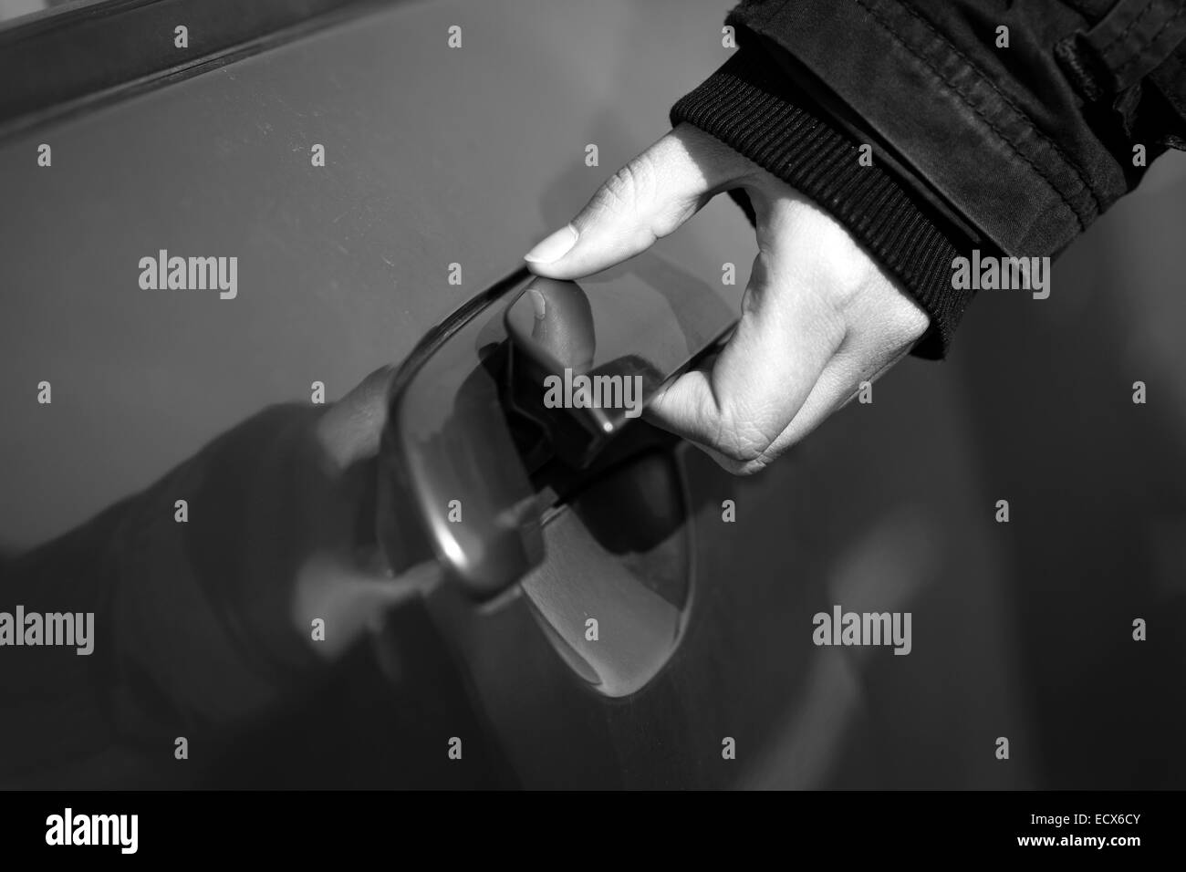 Hand open car door hi-res stock photography and images - Alamy
