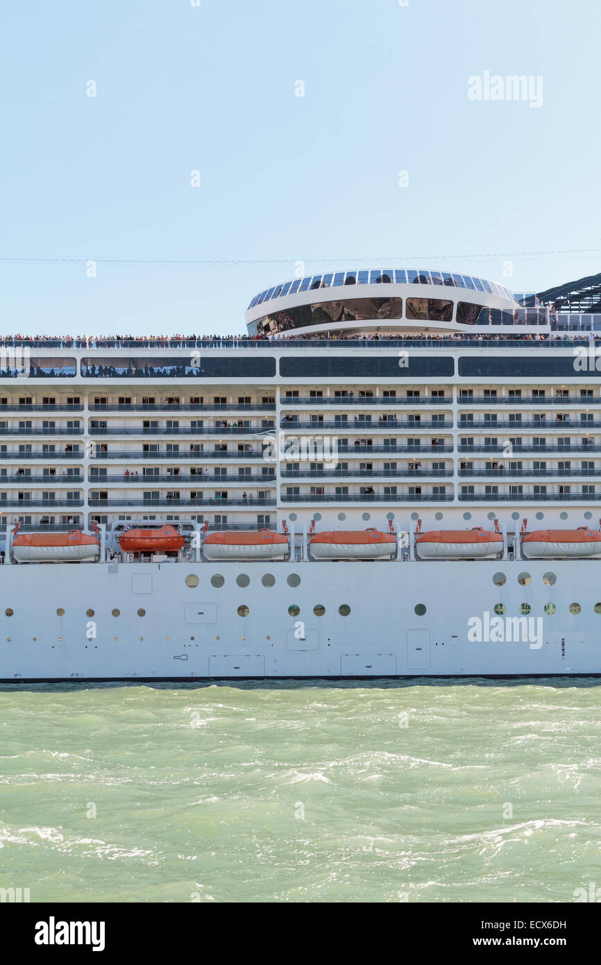 Side view ship deck windows hi-res stock photography and images - Alamy