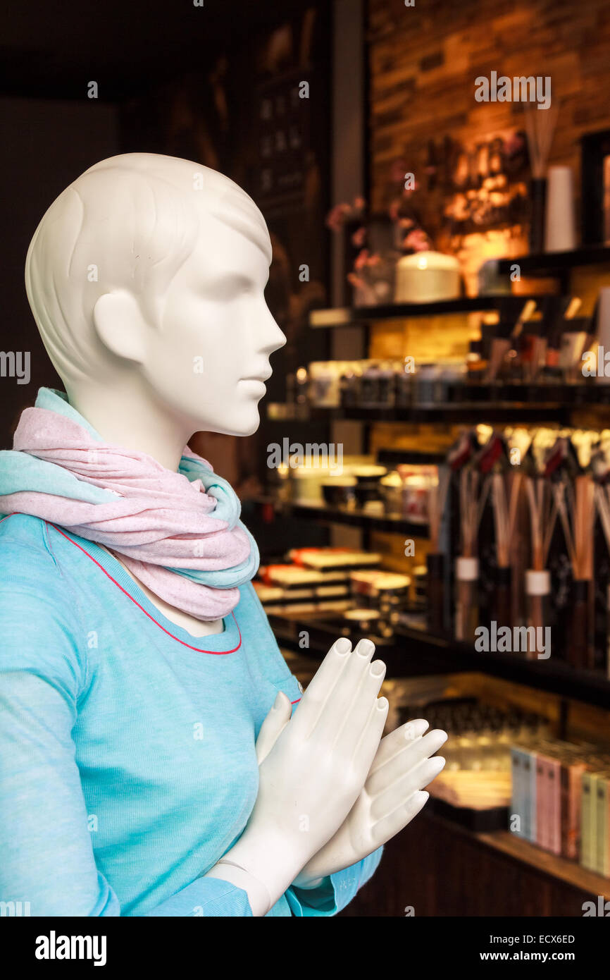 Display dummy outside store store hi-res stock photography and images ...