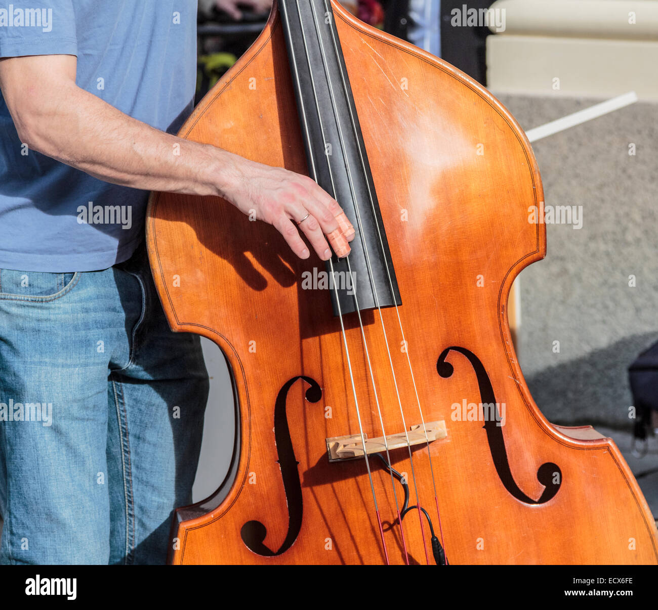 Upright bass player hi-res stock photography and images - Alamy